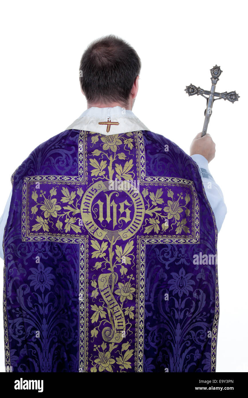 A Catholic priest with a crucifix during prayer Stock Photo - Alamy