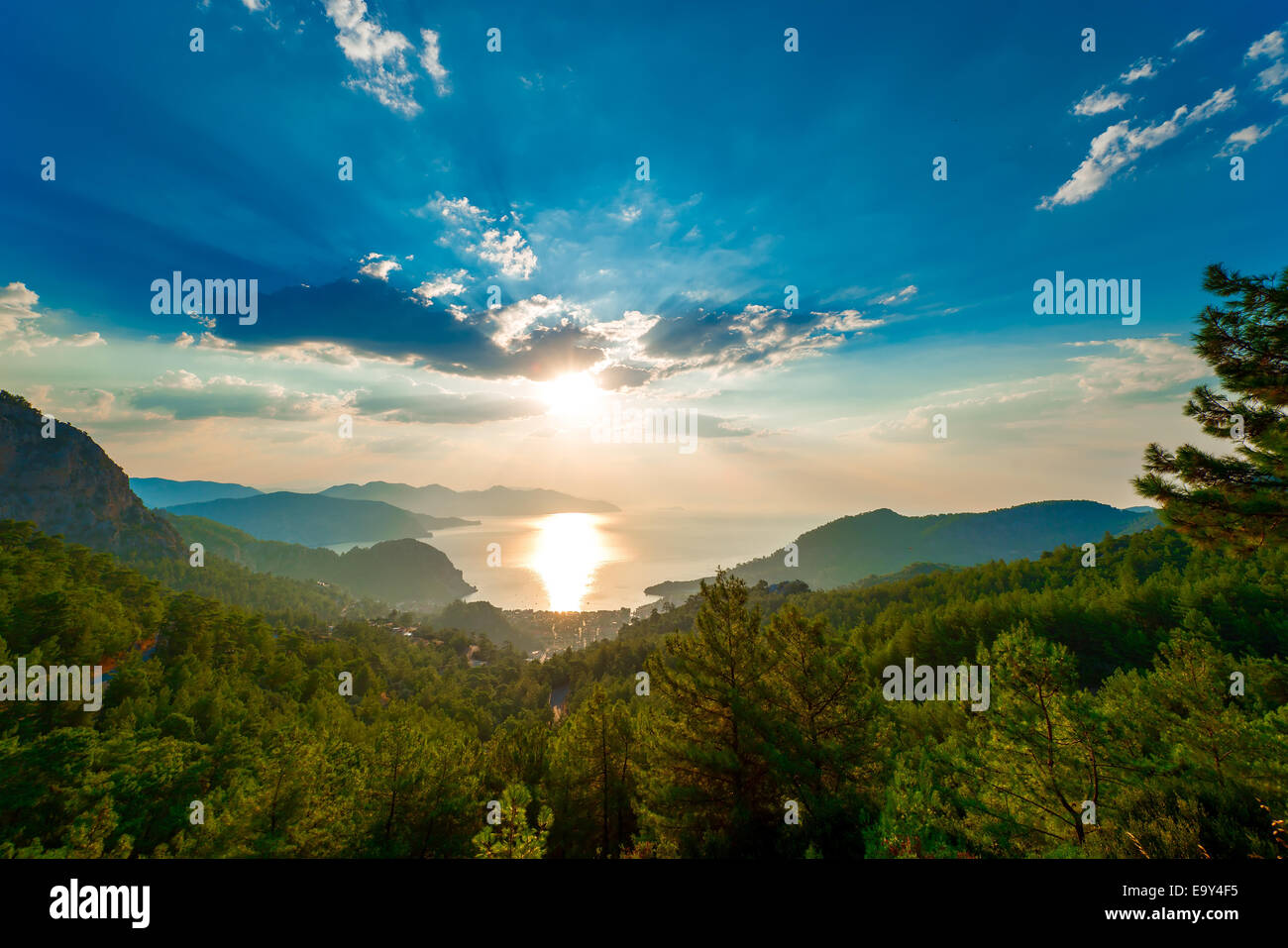 Sun rising in the mountains hi-res stock photography and images - Alamy