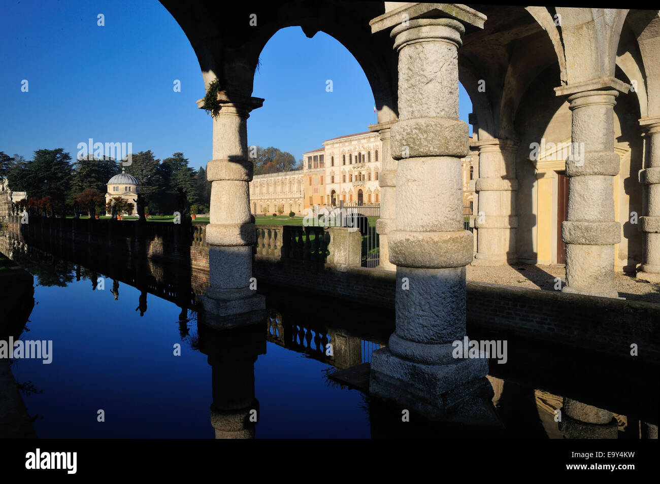 Villa contarini palladio piazzola sul hi-res stock photography and ...