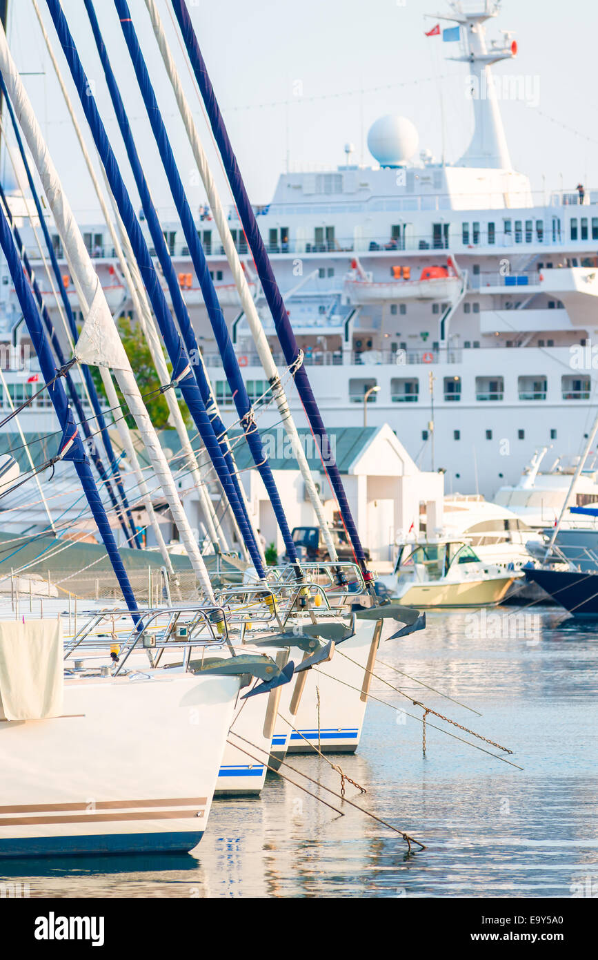 Row of vessels hi-res stock photography and images - Alamy