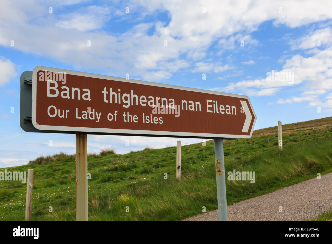 Brown tourist sign uk hi-res stock photography and images - Alamy
