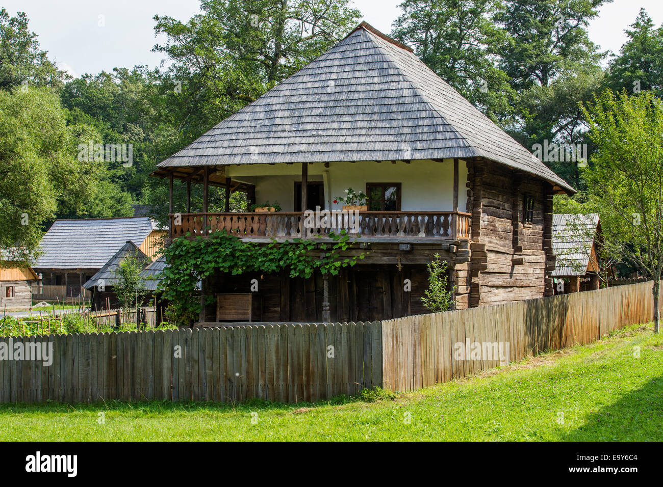 Folk home hi-res stock photography and images - Alamy