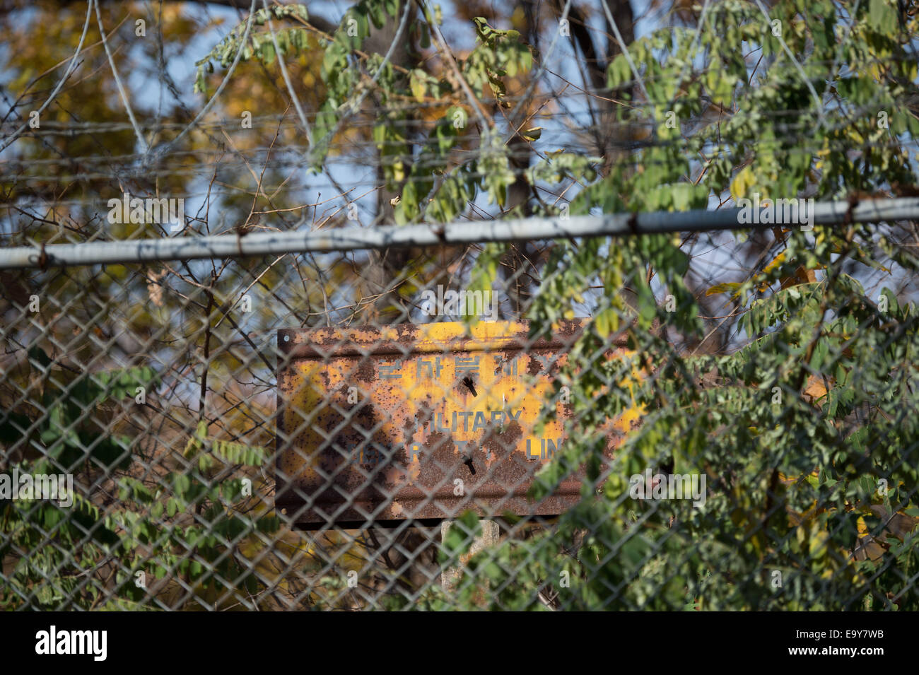 Dmz sign hi-res stock photography and images - Alamy