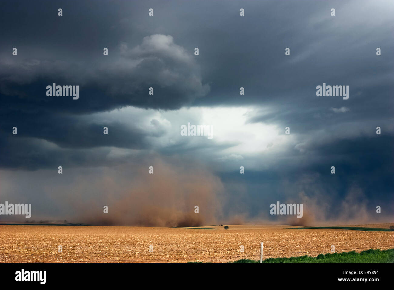 Microburst hi-res stock photography and images - Alamy