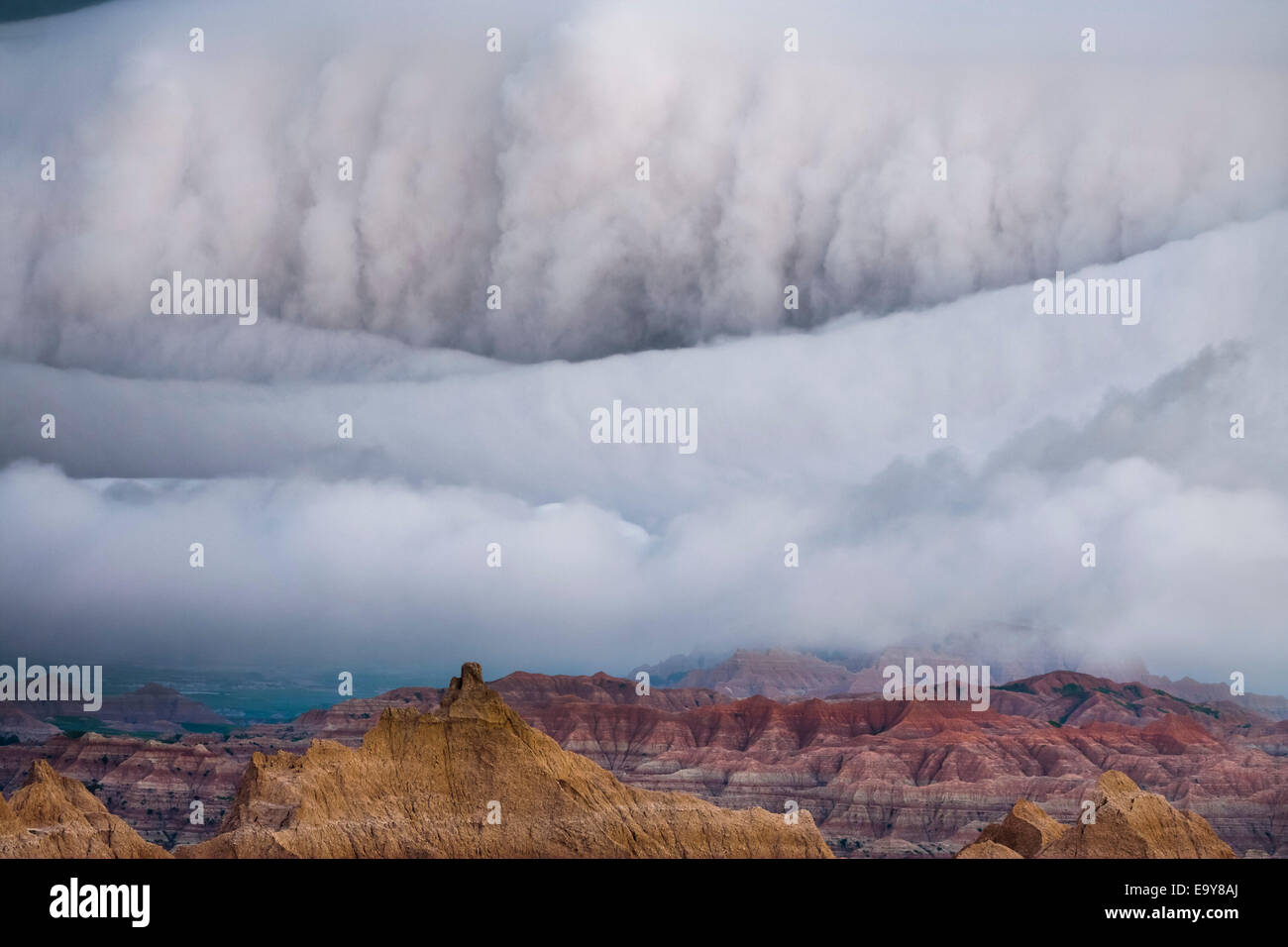Shelf cloud storm hi-res stock photography and images - Alamy