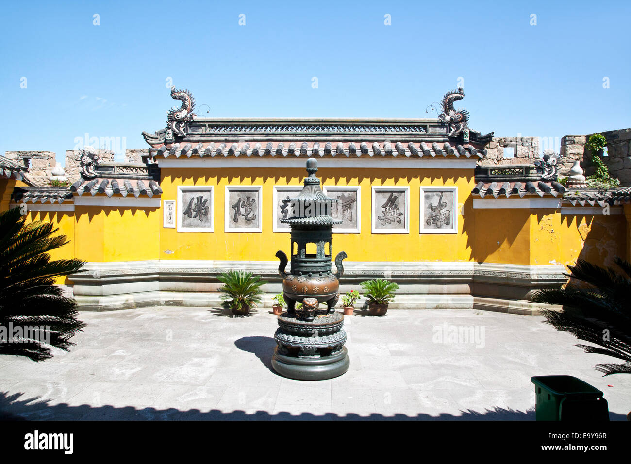 Putuo mountain hi-res stock photography and images - Alamy