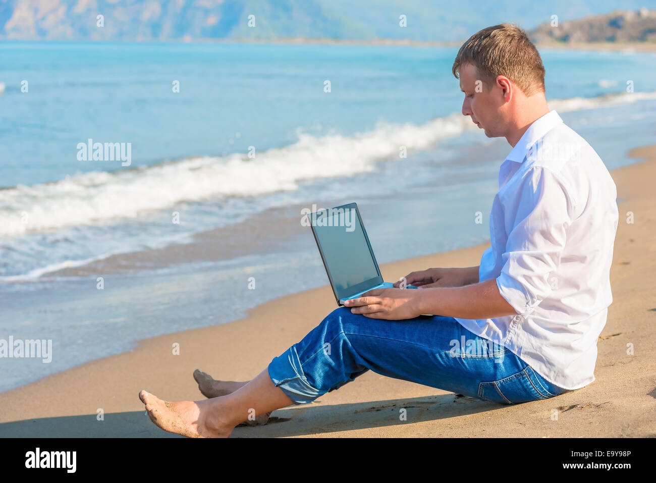 Men working on beach hi-res stock photography and images - Alamy