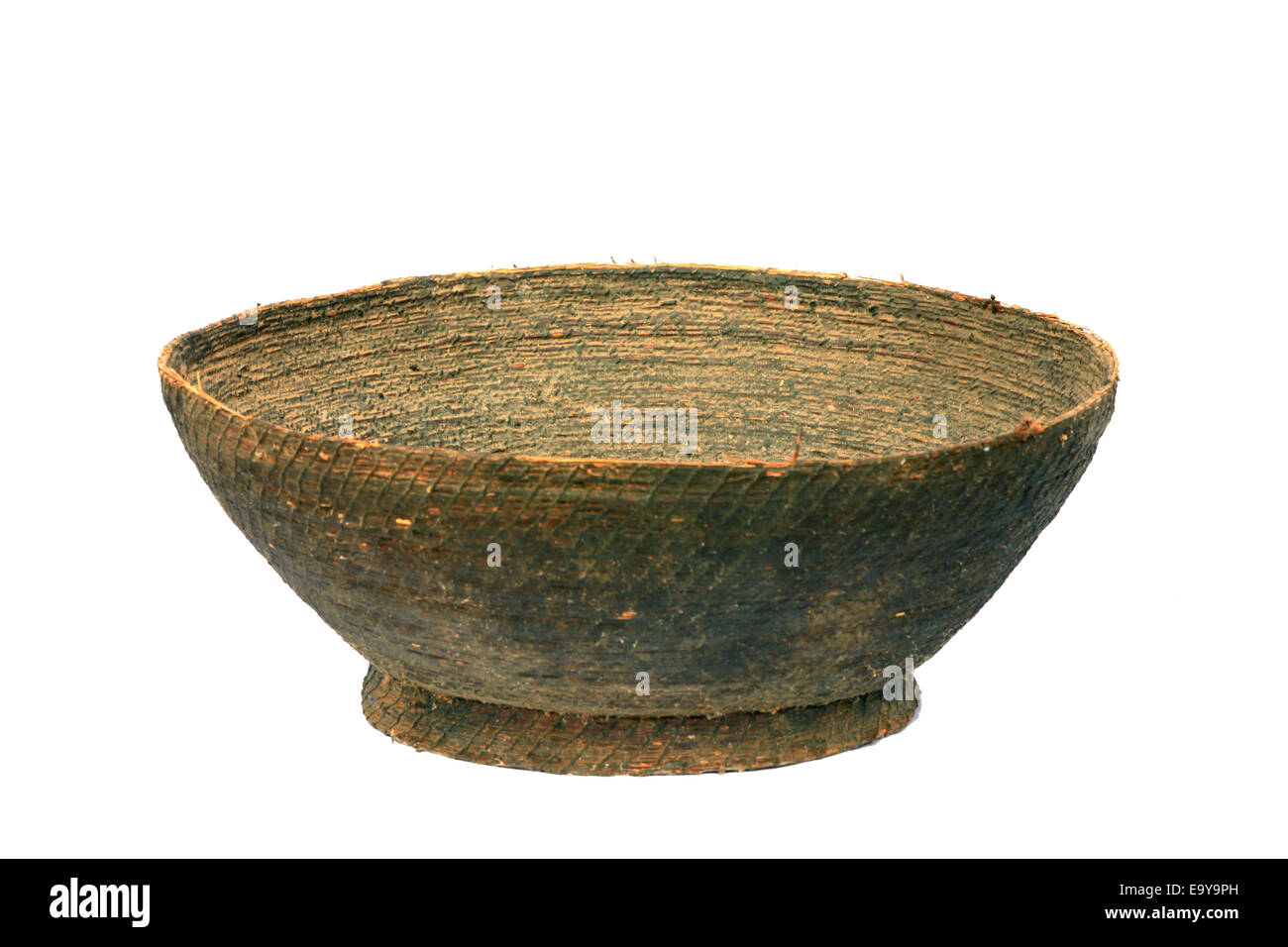 Old objects straw bowl Stock Photo - Alamy