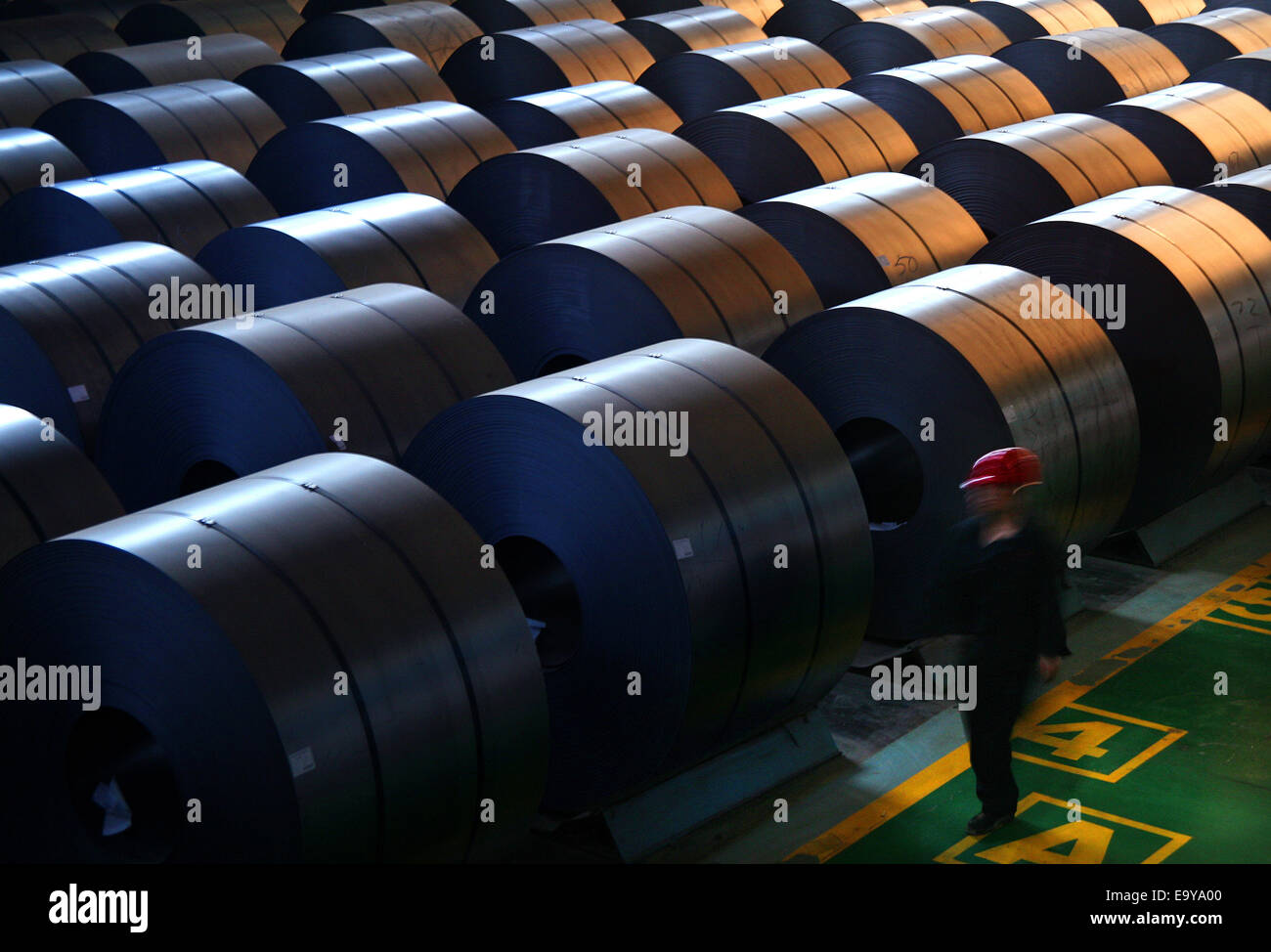 Steel warehouse hi-res stock photography and images - Alamy