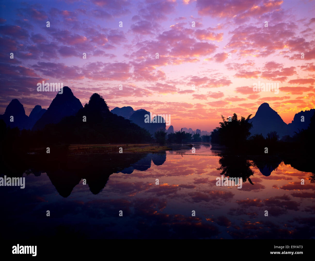 Guilin, Yangshuo scenery Stock Photo - Alamy