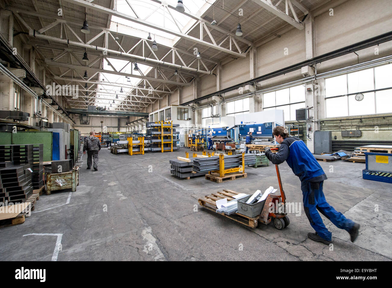 Producer of weights and weight equipments TONAVA from Upice close to ...