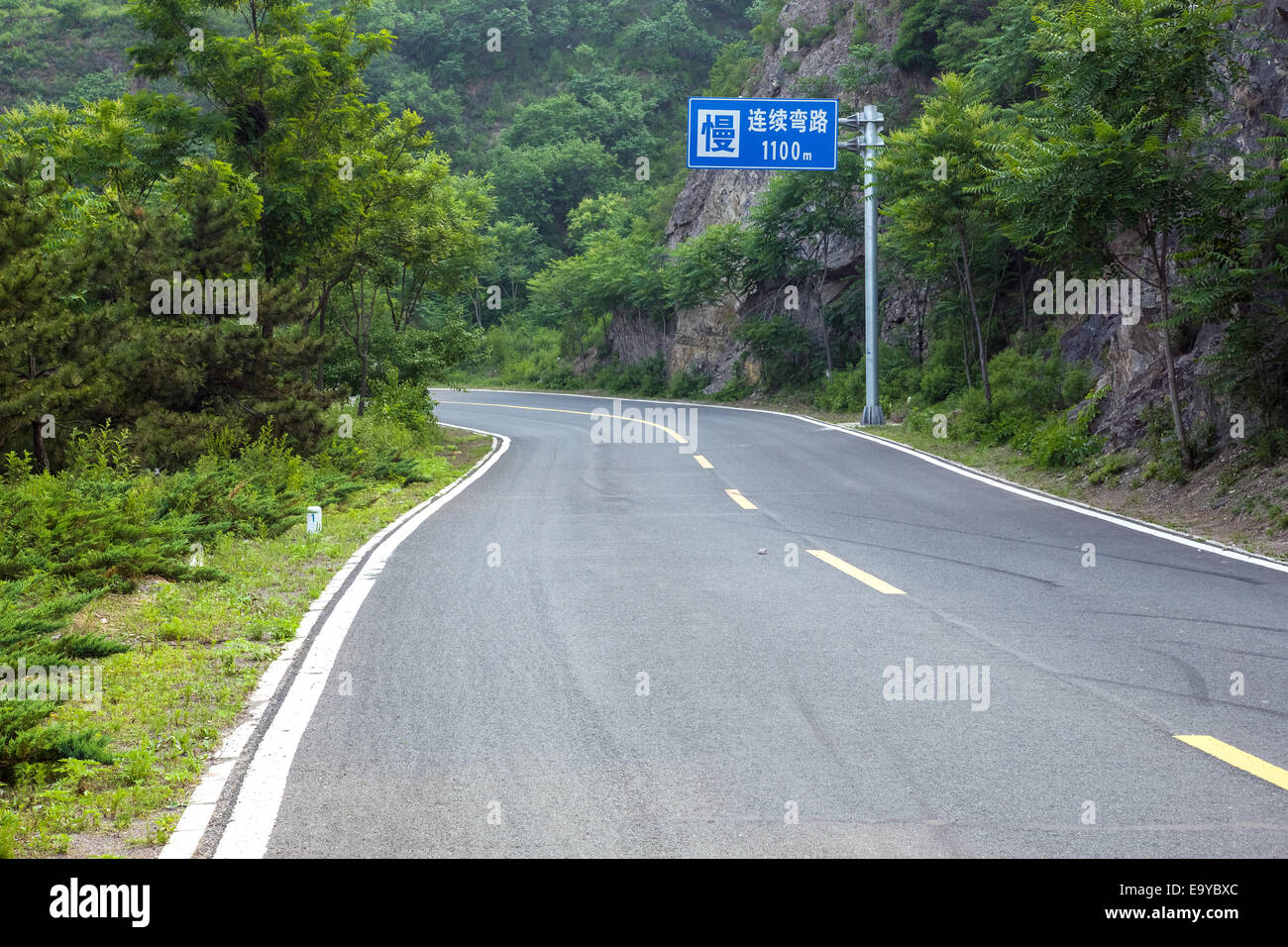 Two lane expressway hi-res stock photography and images - Alamy