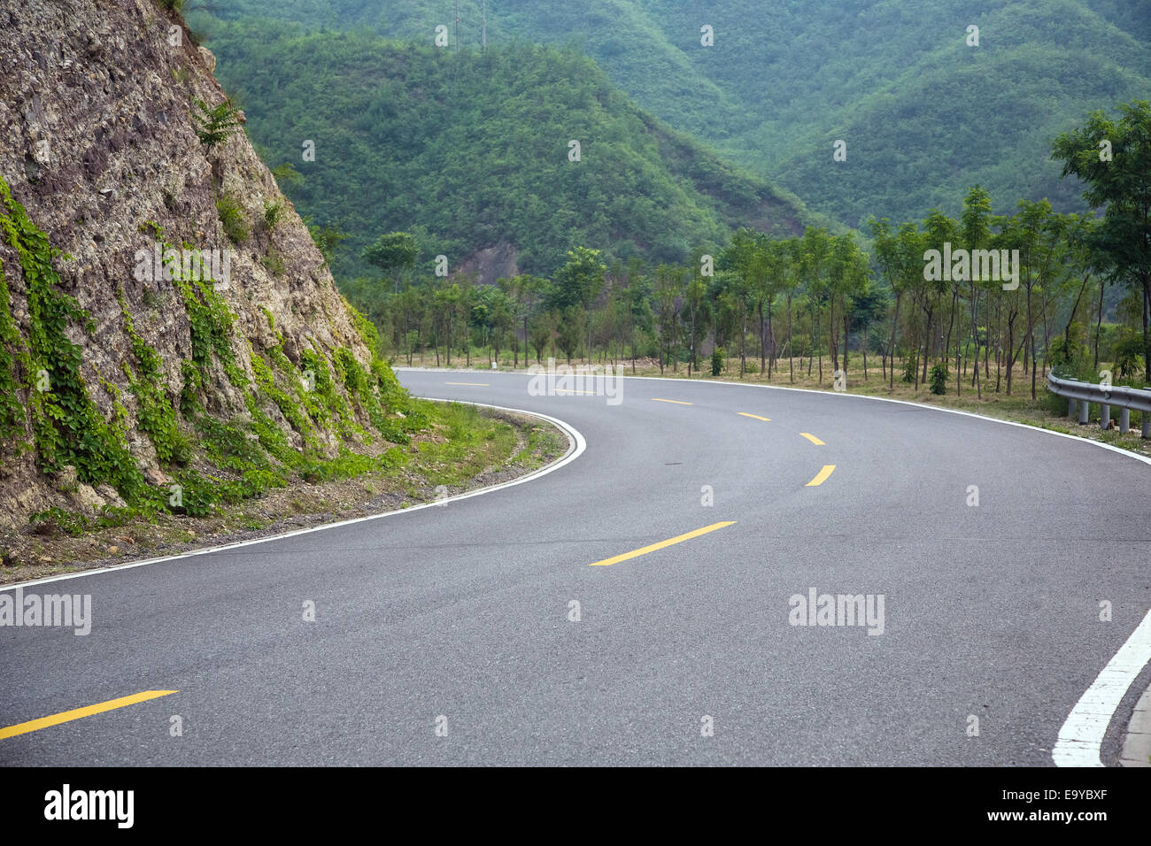 Two lane expressway hi-res stock photography and images - Alamy