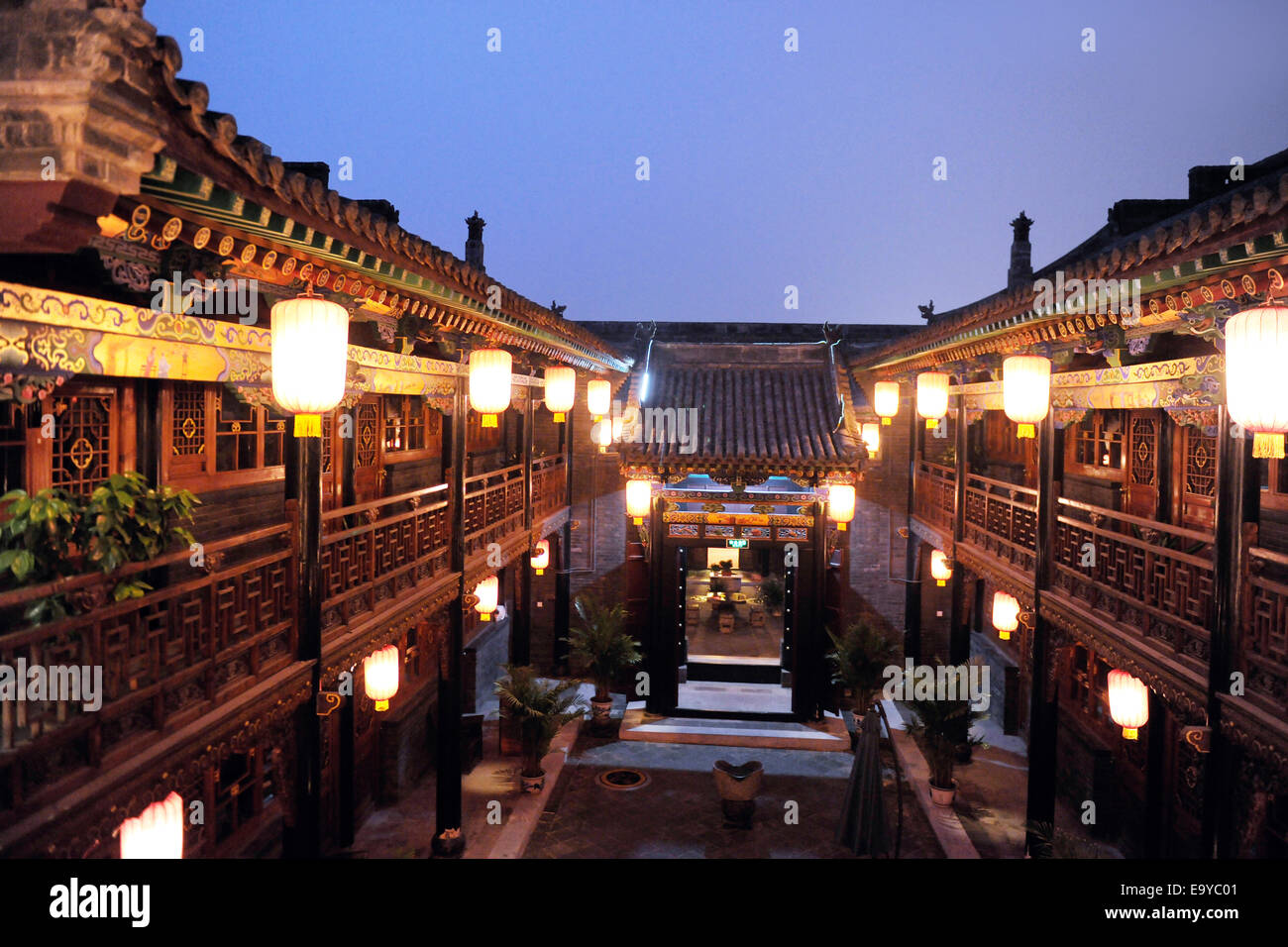 Pingyao dwellings night Stock Photo - Alamy