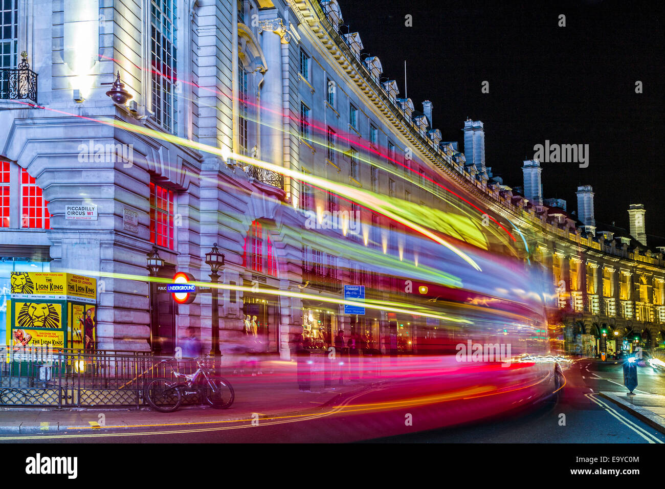 Bus in busy street hi-res stock photography and images - Alamy