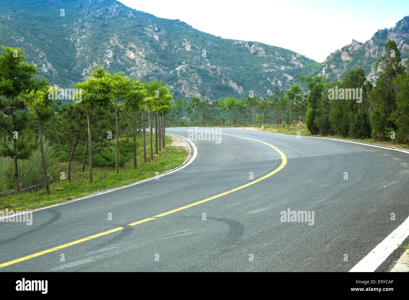 Steep mountain road Stock Photo - Alamy