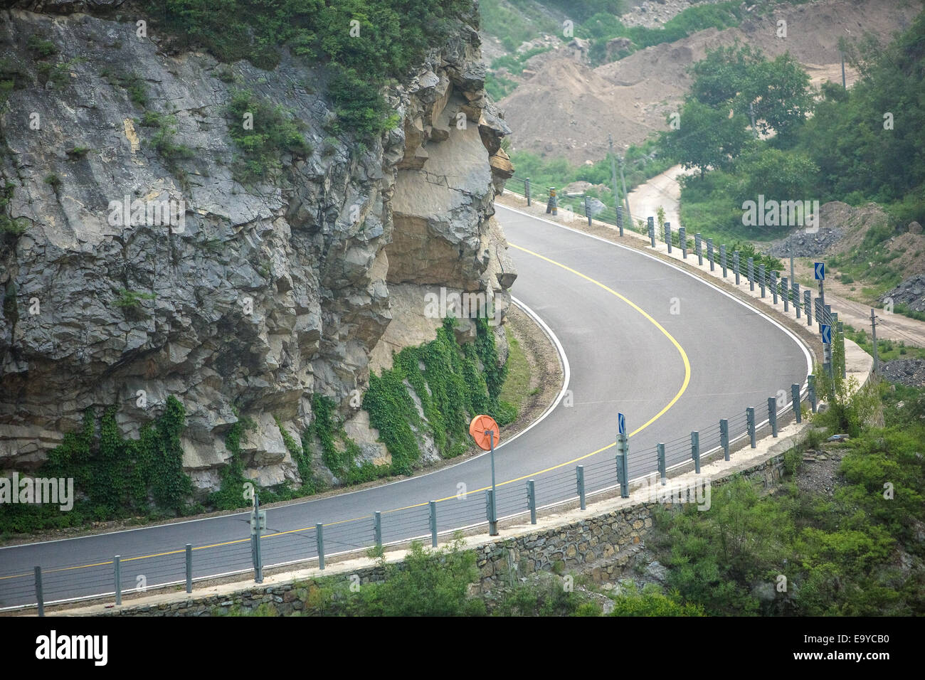 Steep mountain road Stock Photo - Alamy