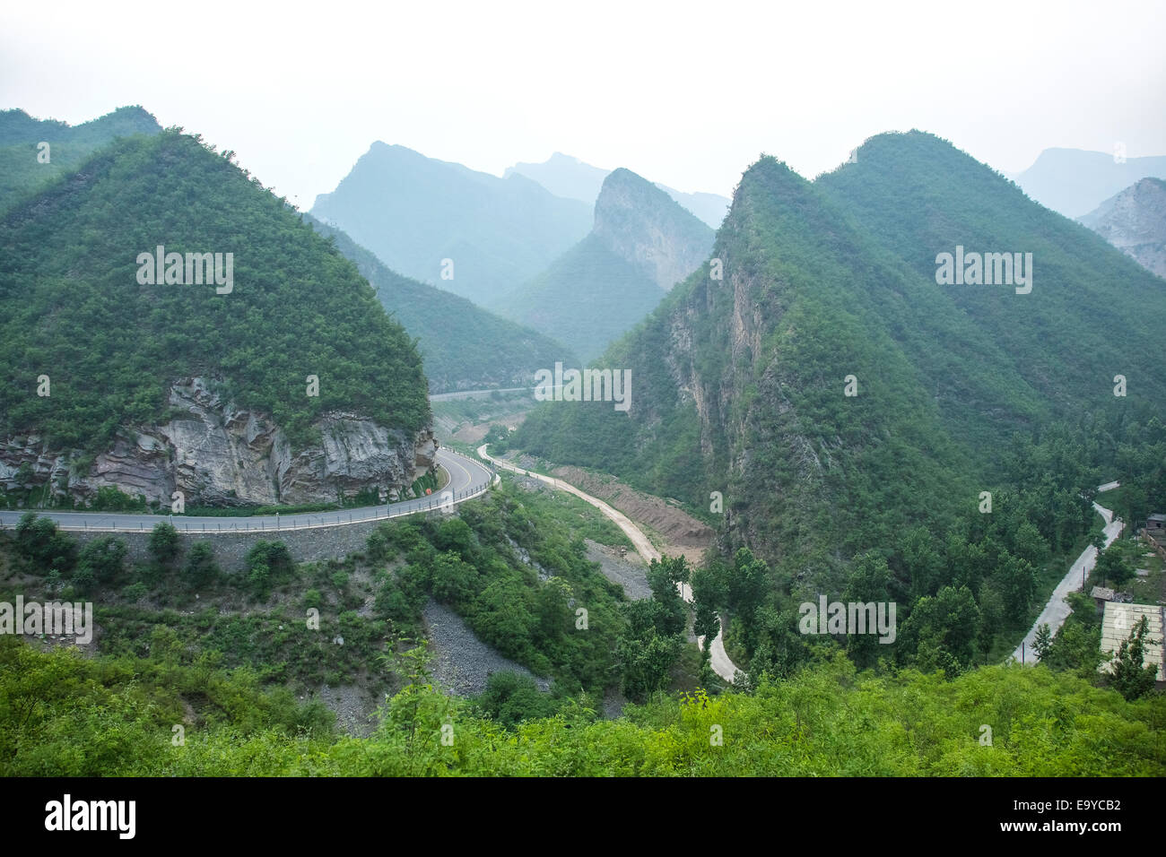 Steep mountain road Stock Photo - Alamy