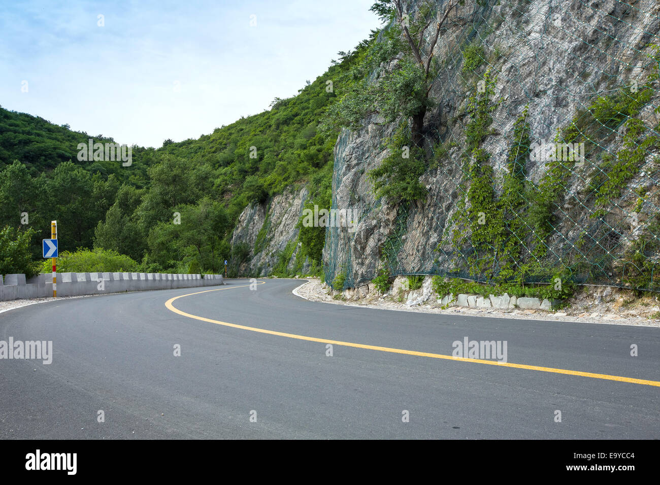 Steep mountain road Stock Photo - Alamy