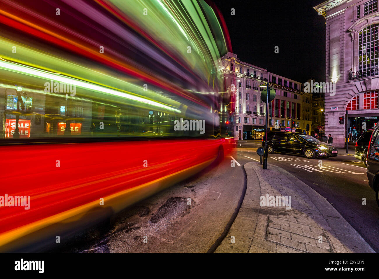 Red bus on streets hi-res stock photography and images - Alamy