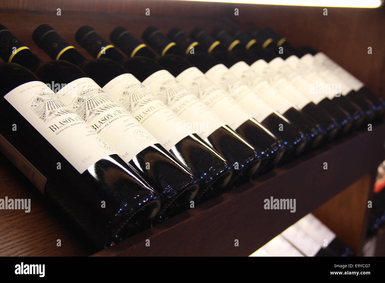 Large wine rack hi-res stock photography and images - Alamy