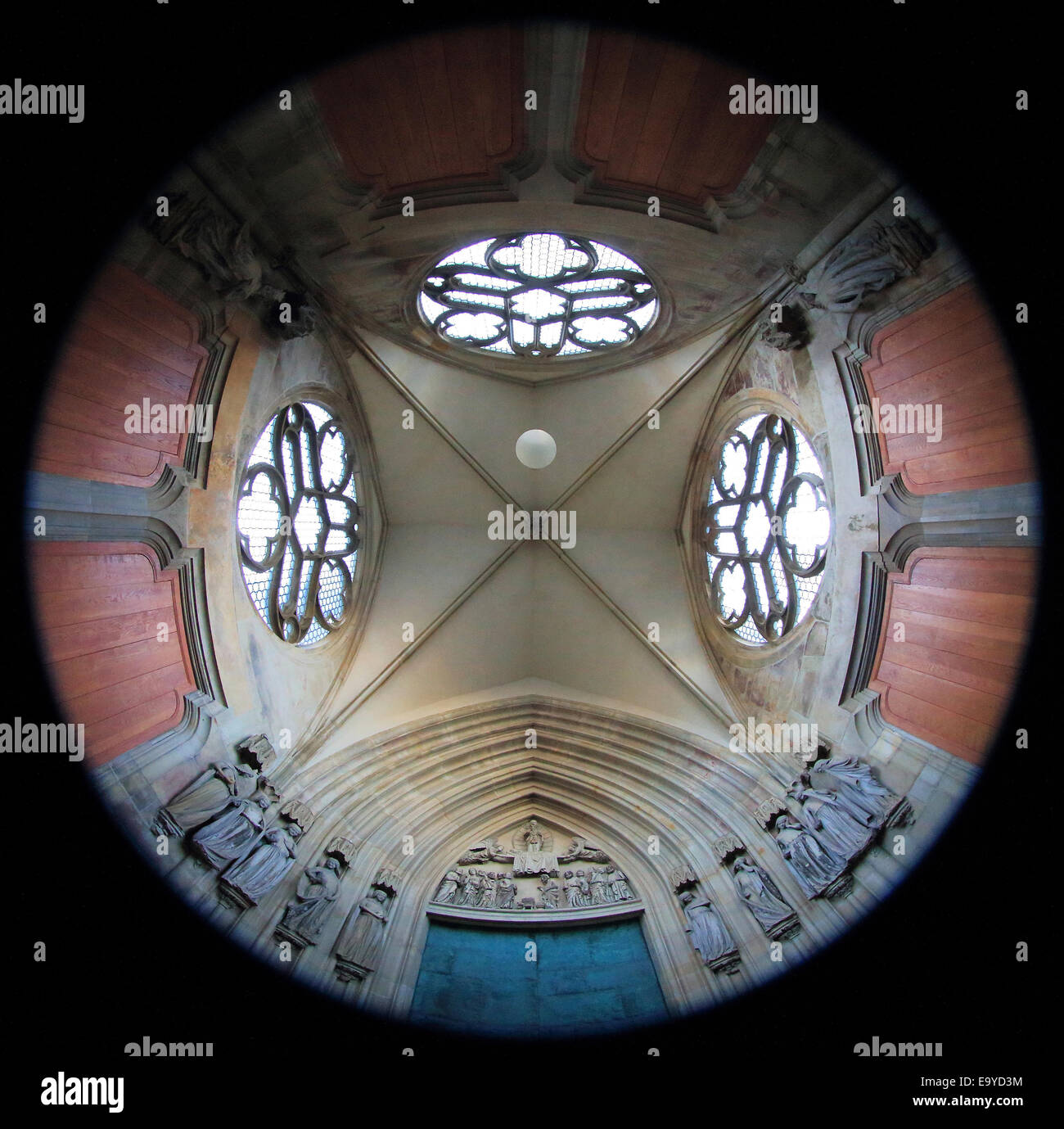 Wolf gate hi-res stock photography and images - Alamy