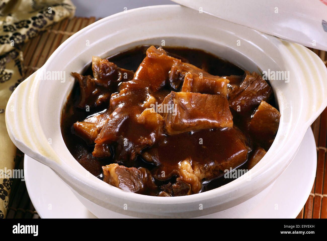 Chinese bowl and lid hi-res stock photography and images - Alamy