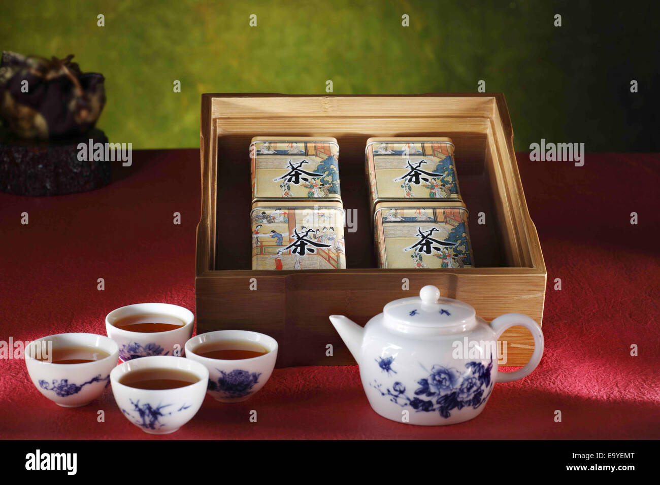 Antique tea packaging hi-res stock photography and images - Alamy