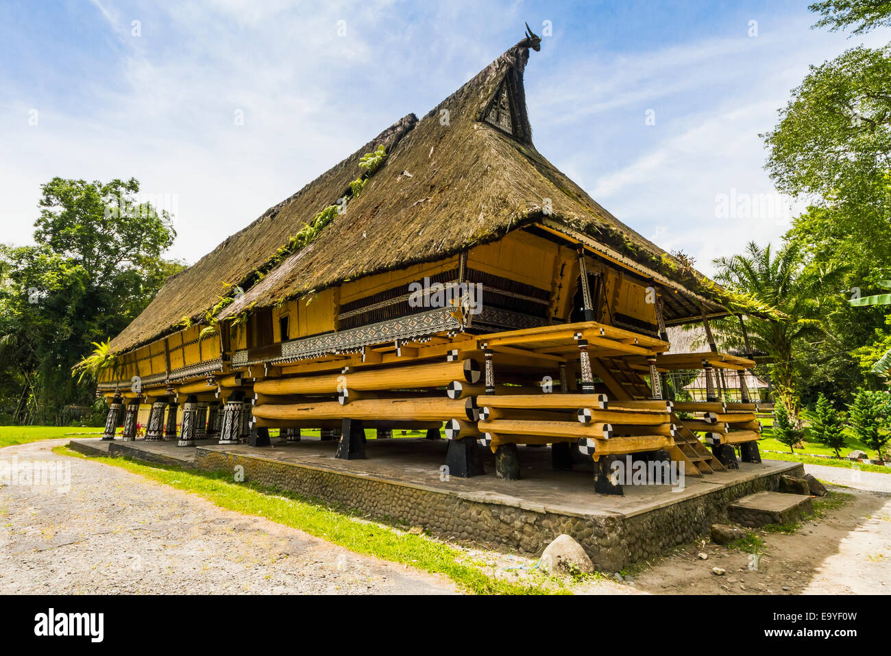 Main longhouse in the compound of the Simalungan Batak chiefs, Rumah ...