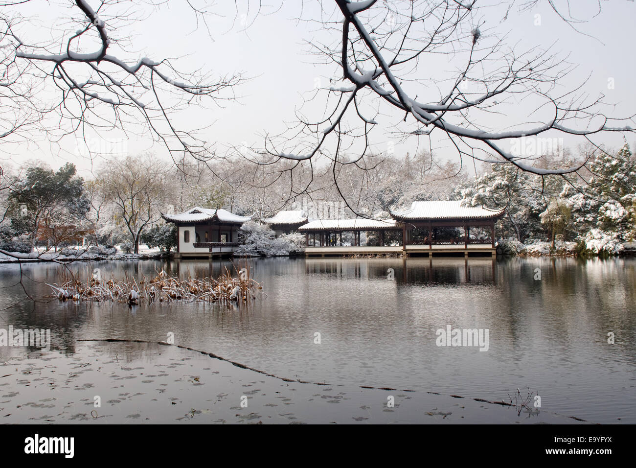 Hangzhou West Lake Quyuanfenghe Snow Stock Photo - Alamy