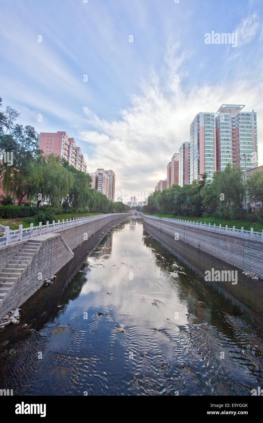 Rippled buildings hi-res stock photography and images - Alamy