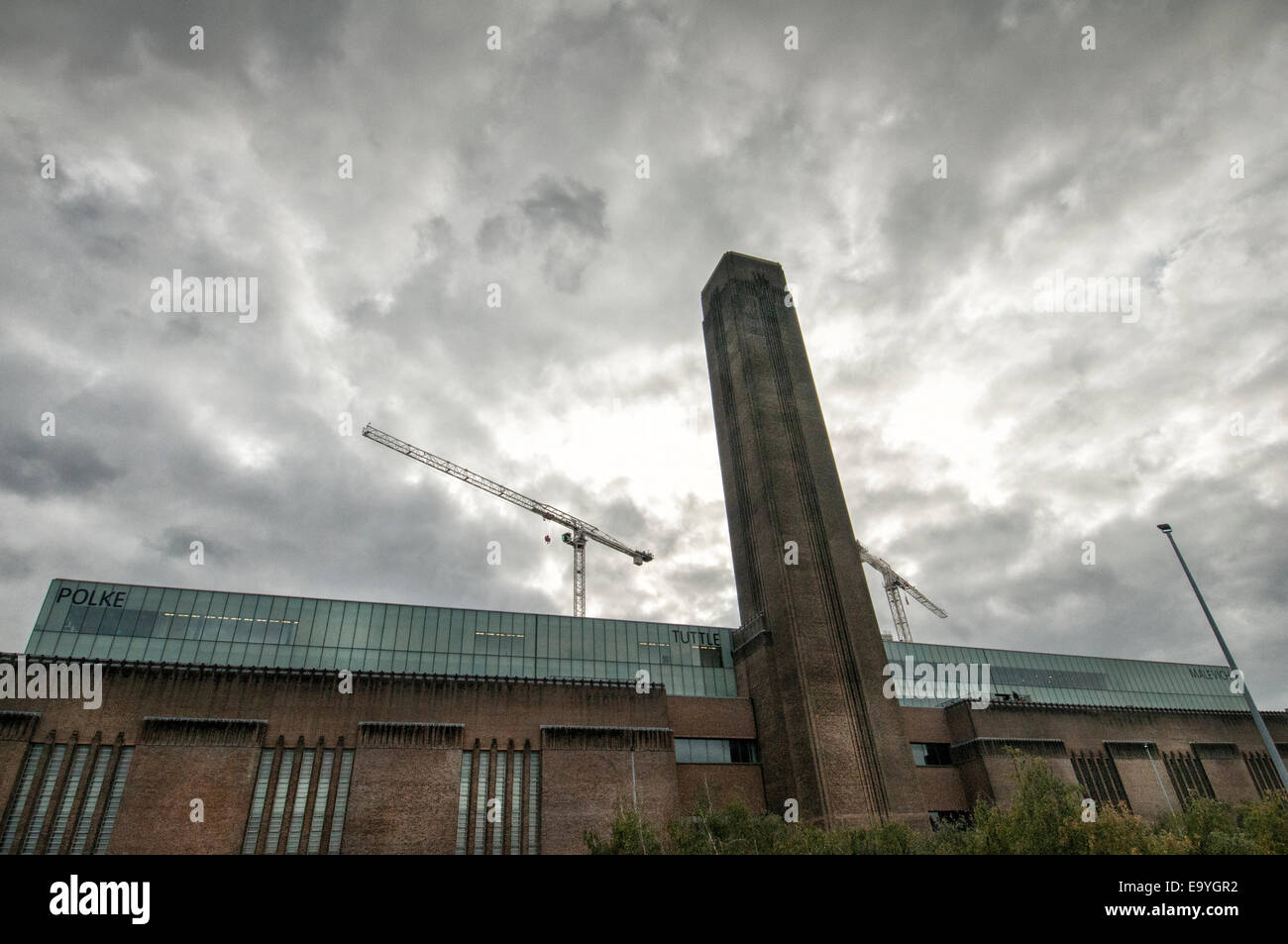 The Tate Modern art gallery formally Bankside power station Stock Photo ...