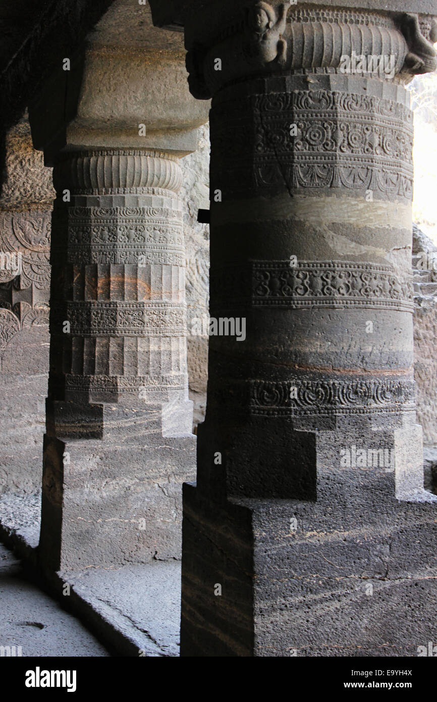 Cave 19 : Entrance Porch pillar detail Ajanta Caves, Aurangabad India ...