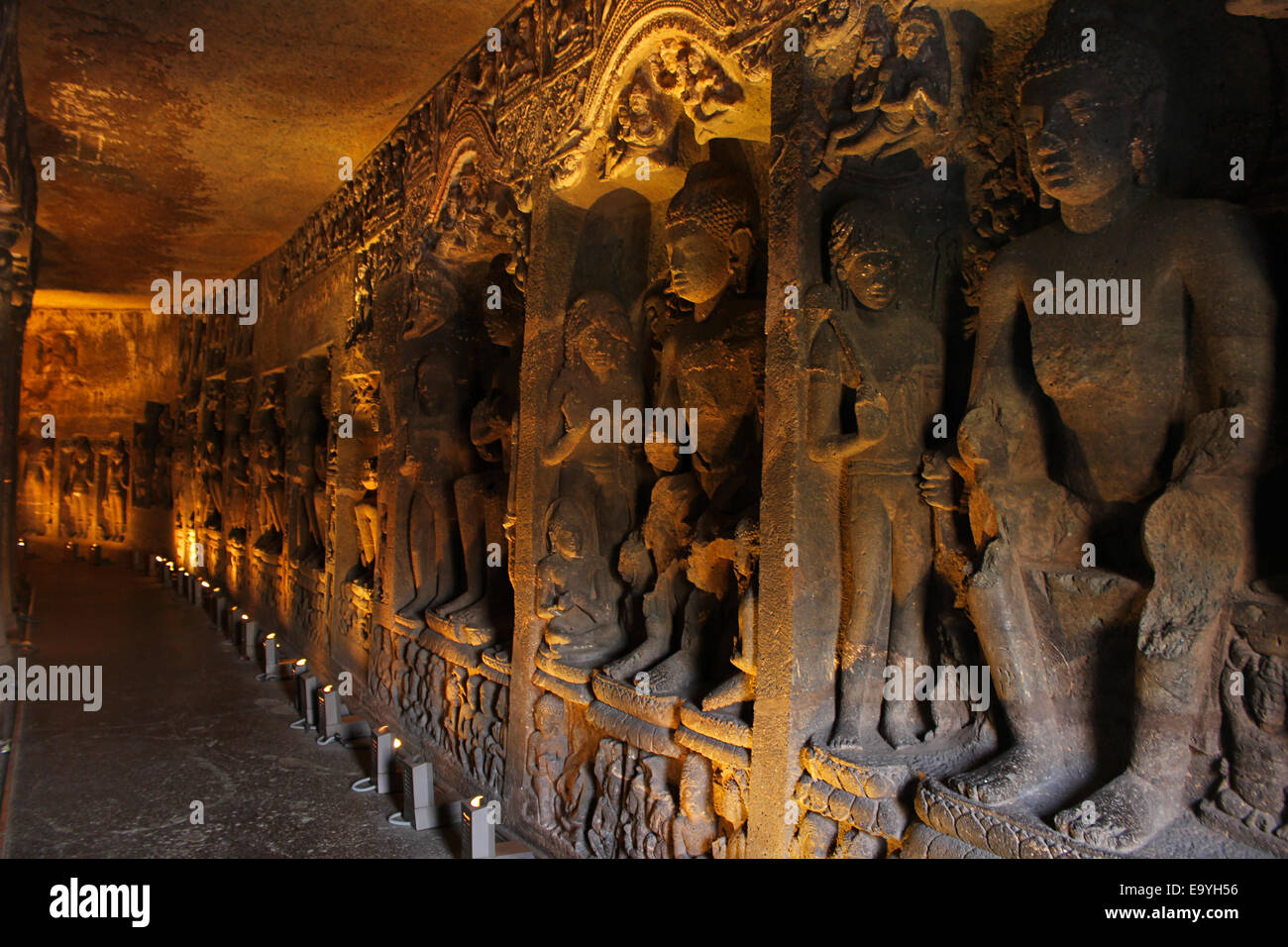 Cave 26: Buddha Sculptures around the corridor surrounding the Stupa ...