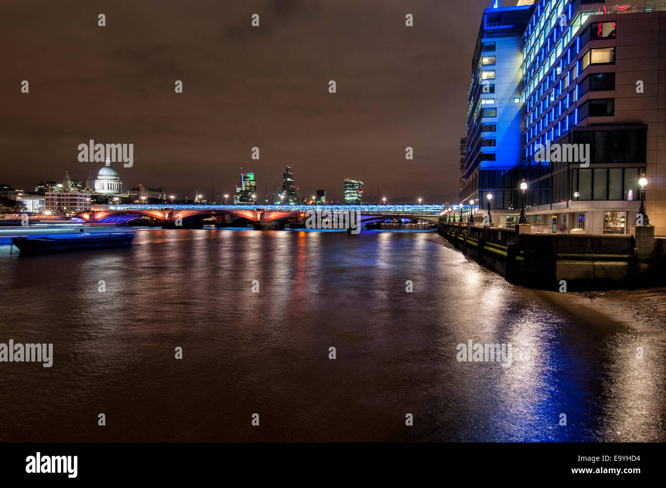 Thames at night hi-res stock photography and images - Alamy