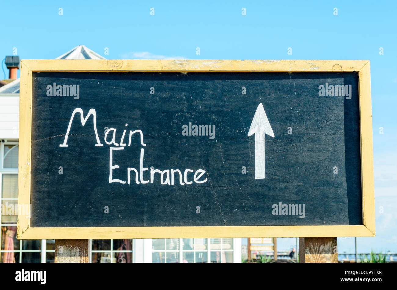 Entrance sign with arrow hi-res stock photography and images - Alamy
