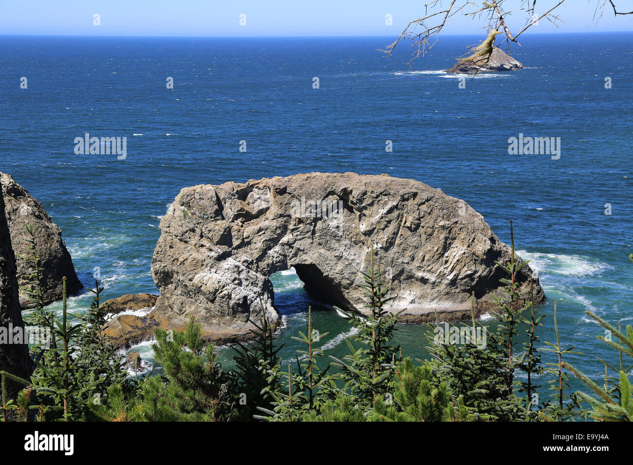 Shoreline rock formations hi-res stock photography and images - Alamy