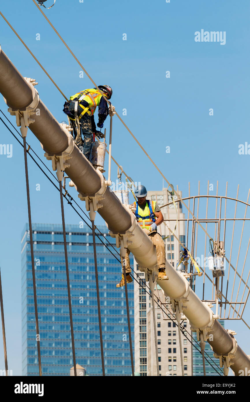 Men painting a suspension cable of the Brooklyn Bridge, New York City ...