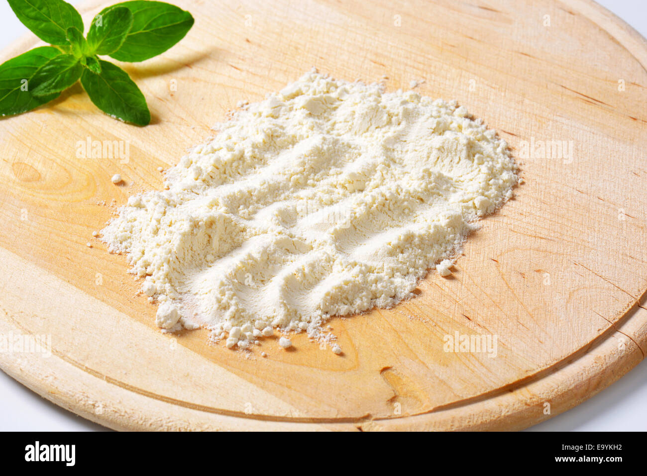 Soft wheat flour on round wood board Stock Photo - Alamy