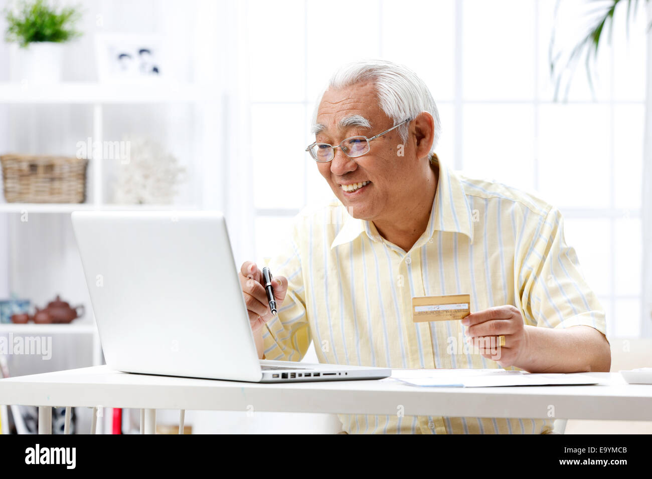 Portrait senior man spending hi-res stock photography and images - Alamy
