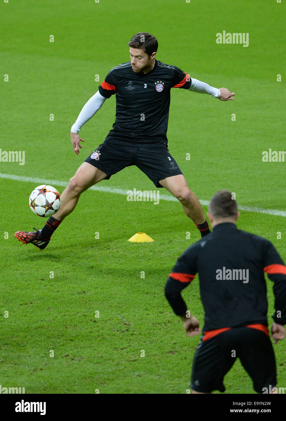 Allianz arena xabi alonso hi-res stock photography and images - Alamy
