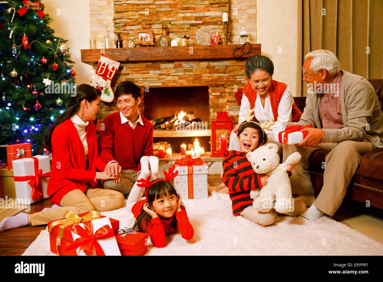 Full length family red carpet hi-res stock photography and images - Alamy