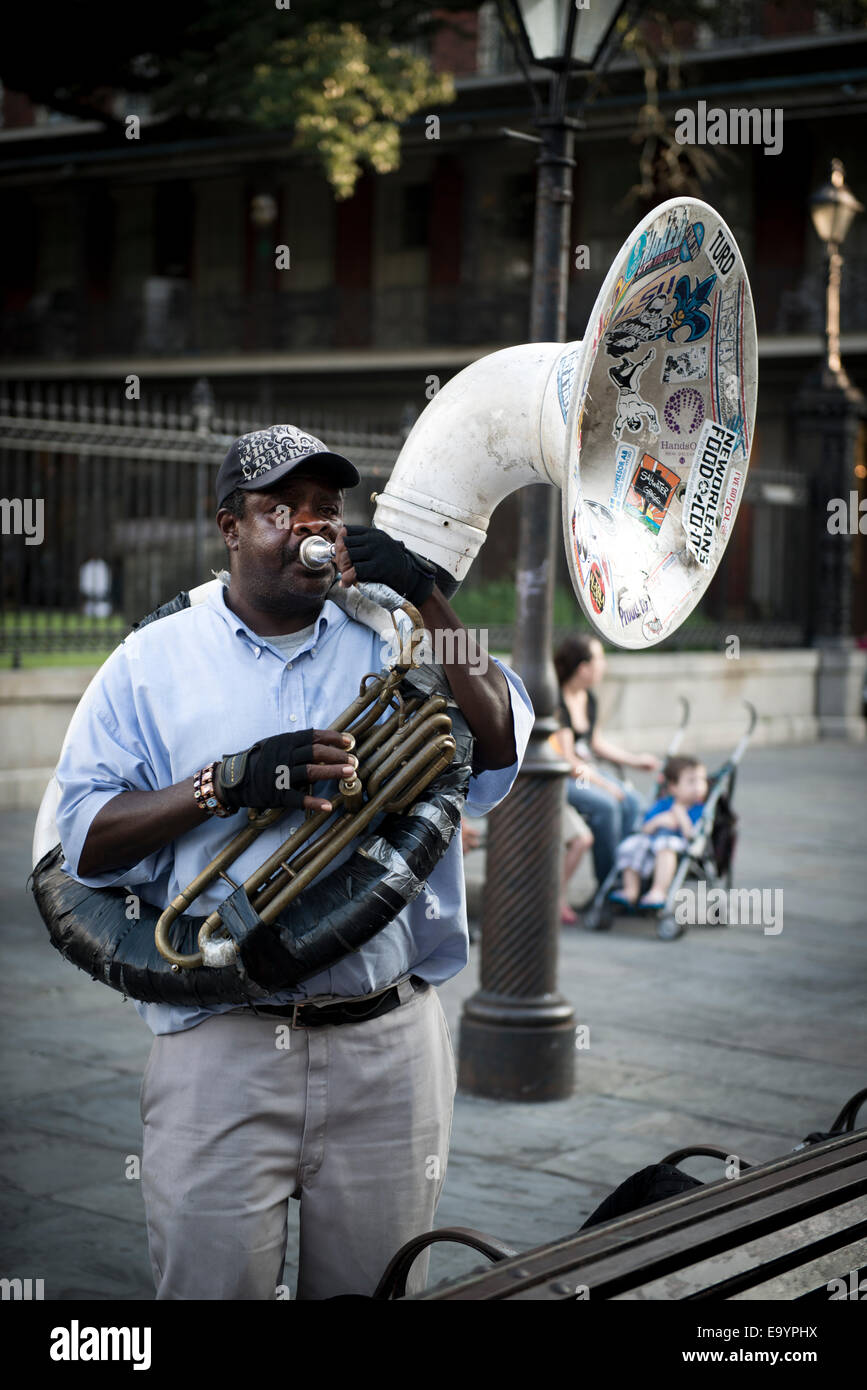 New orleans street performer hi-res stock photography and images - Alamy