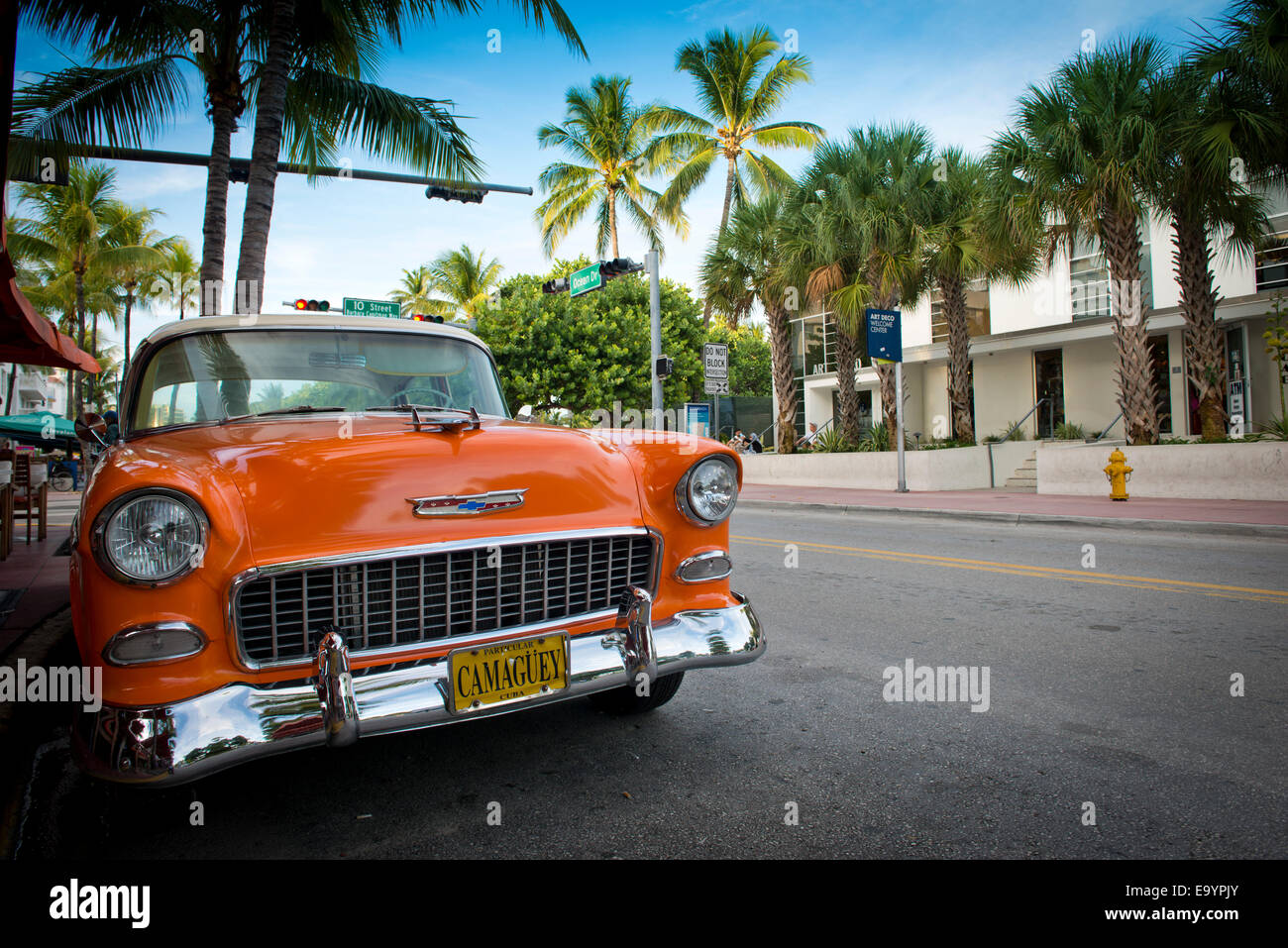 1950s car and beach hi-res stock photography and images - Alamy