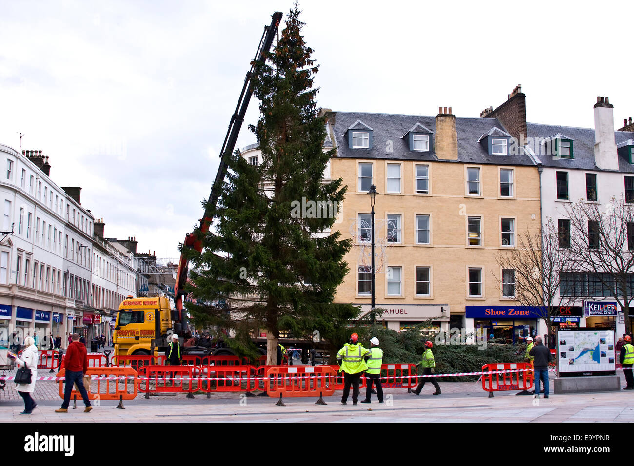 Dundee city square christmas hi-res stock photography and images - Alamy