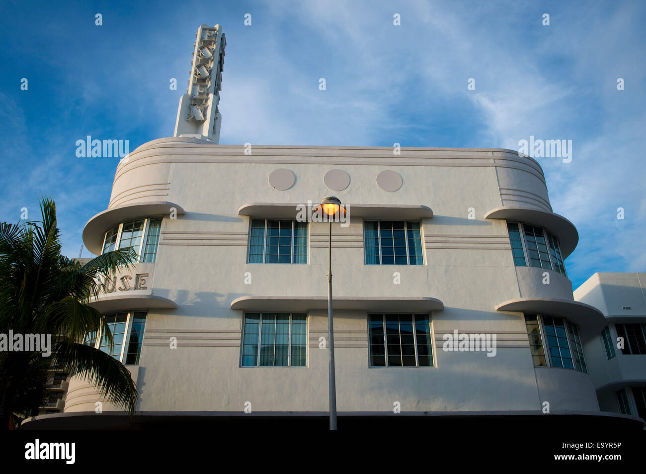 Art deco miami hi-res stock photography and images - Alamy