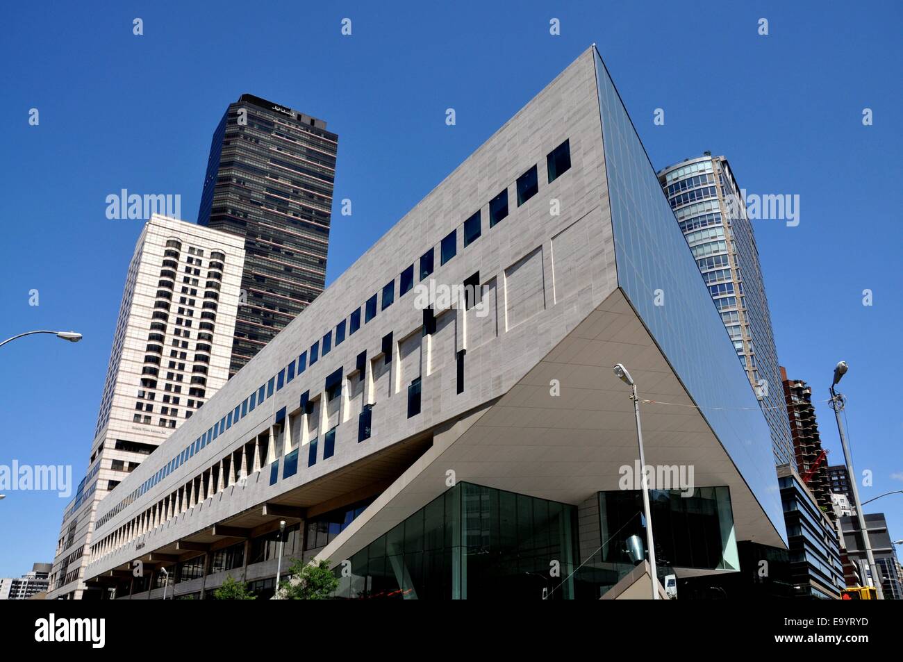 NYC: Dramatic contemporary architecture distingishes the Alice Tully ...