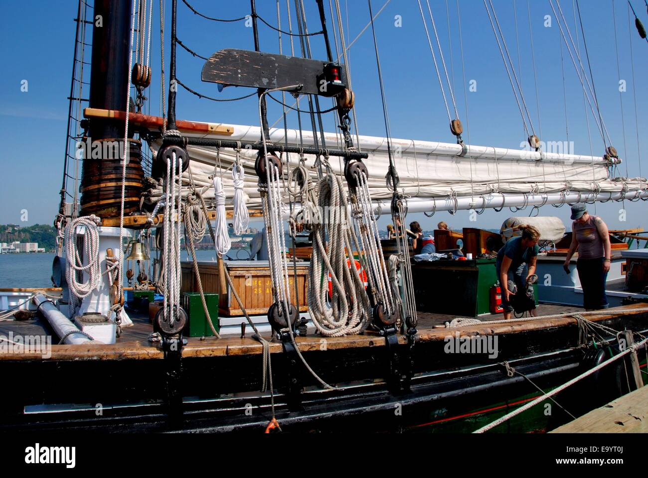 Sloop clearwater hi-res stock photography and images - Alamy