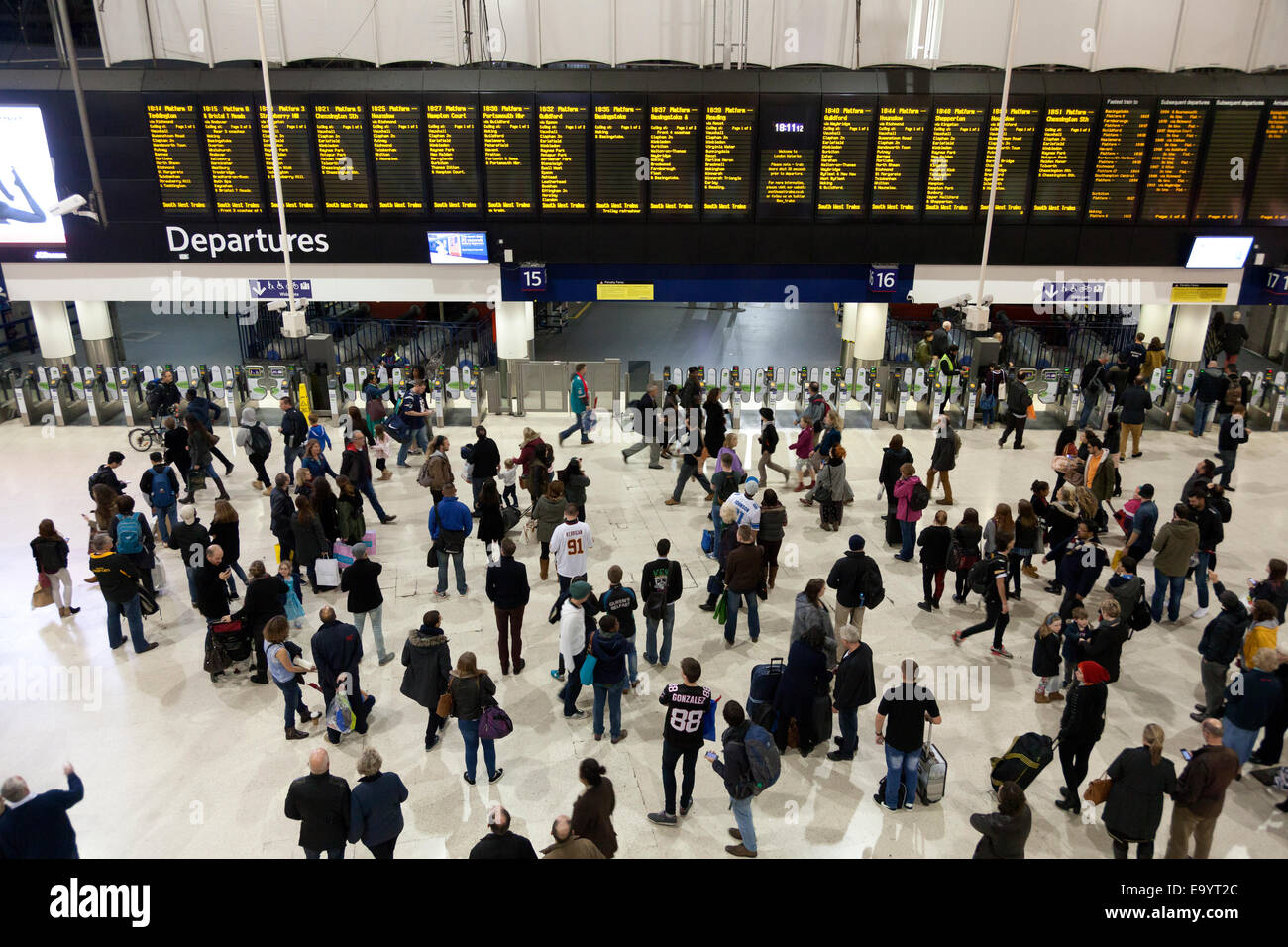 Waterloo station concourse hi-res stock photography and images - Alamy