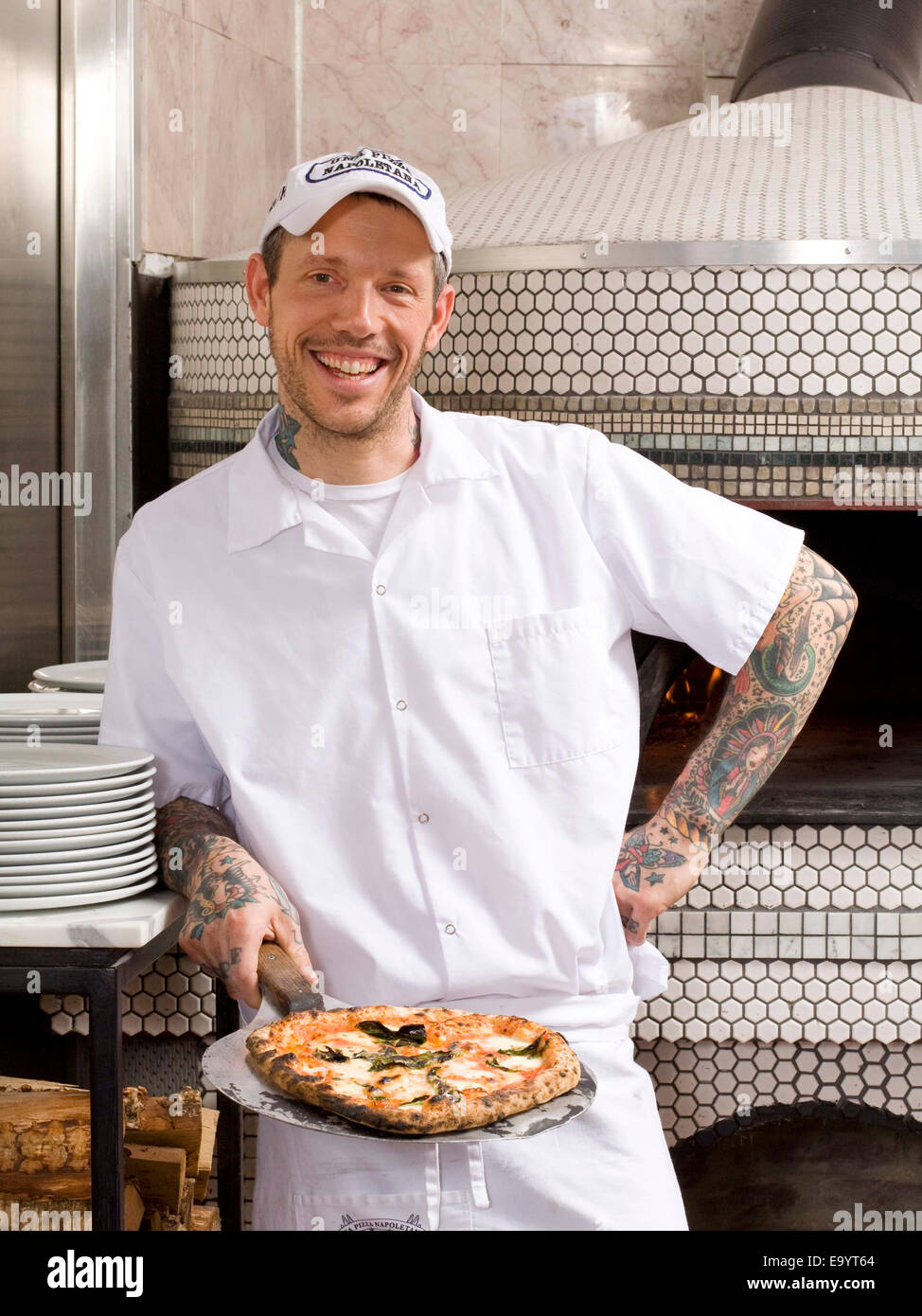 chef with pizza in front of pizza oven Stock Photo - Alamy